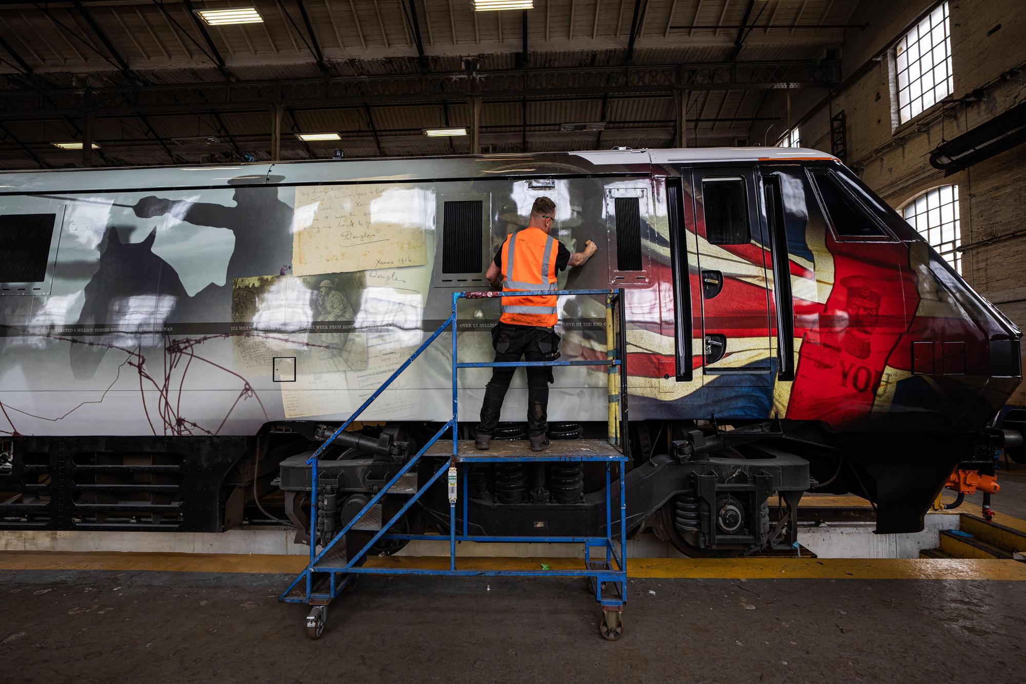 IN PICTURES: LNER unveils new special livery Class 91 No. 91111 ‘For ...